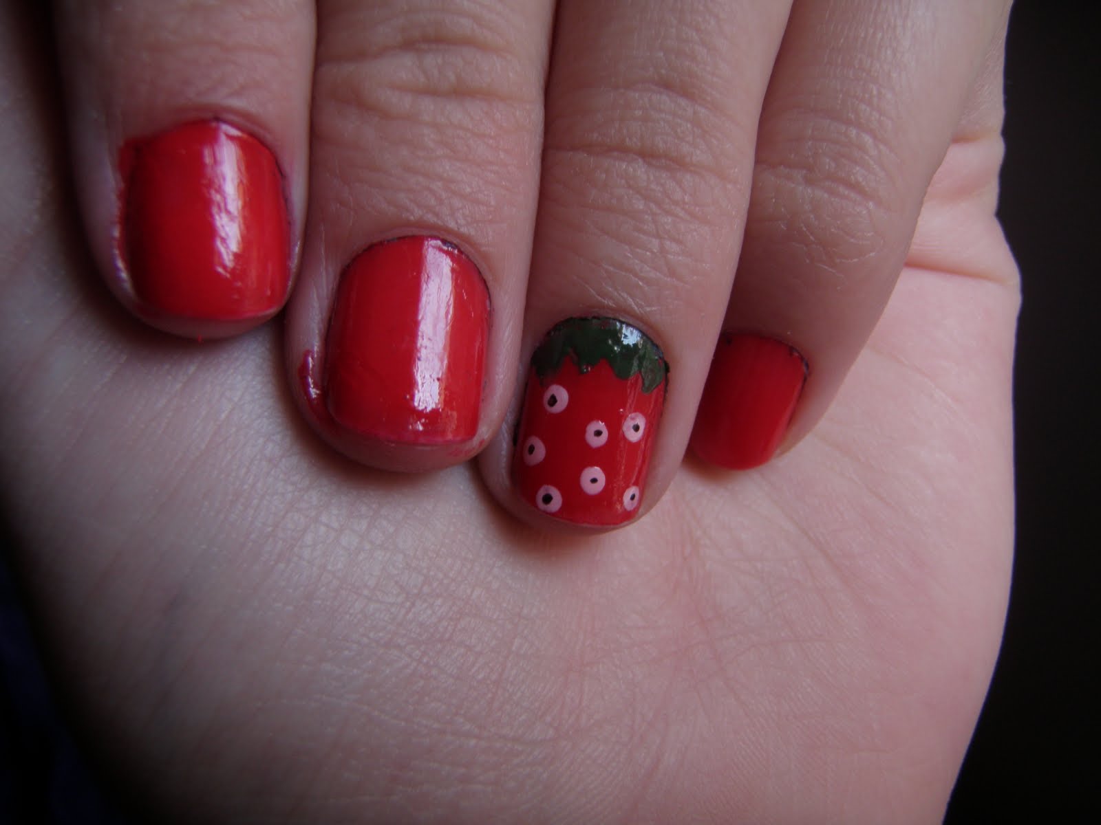 Lovesmaltes: Morango - Unhas Artísticas (by: Vitória e Larissa)