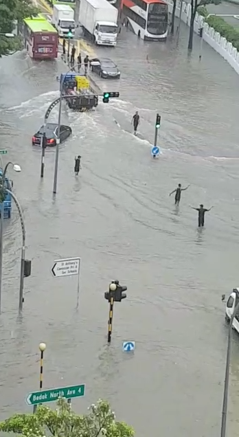 Under The Angsana Tree: 'Worst flash floods in 30 years'