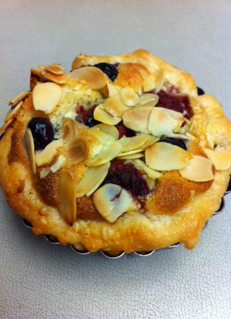 The Sugar Strand: Summer Fruit Frangipane Tart