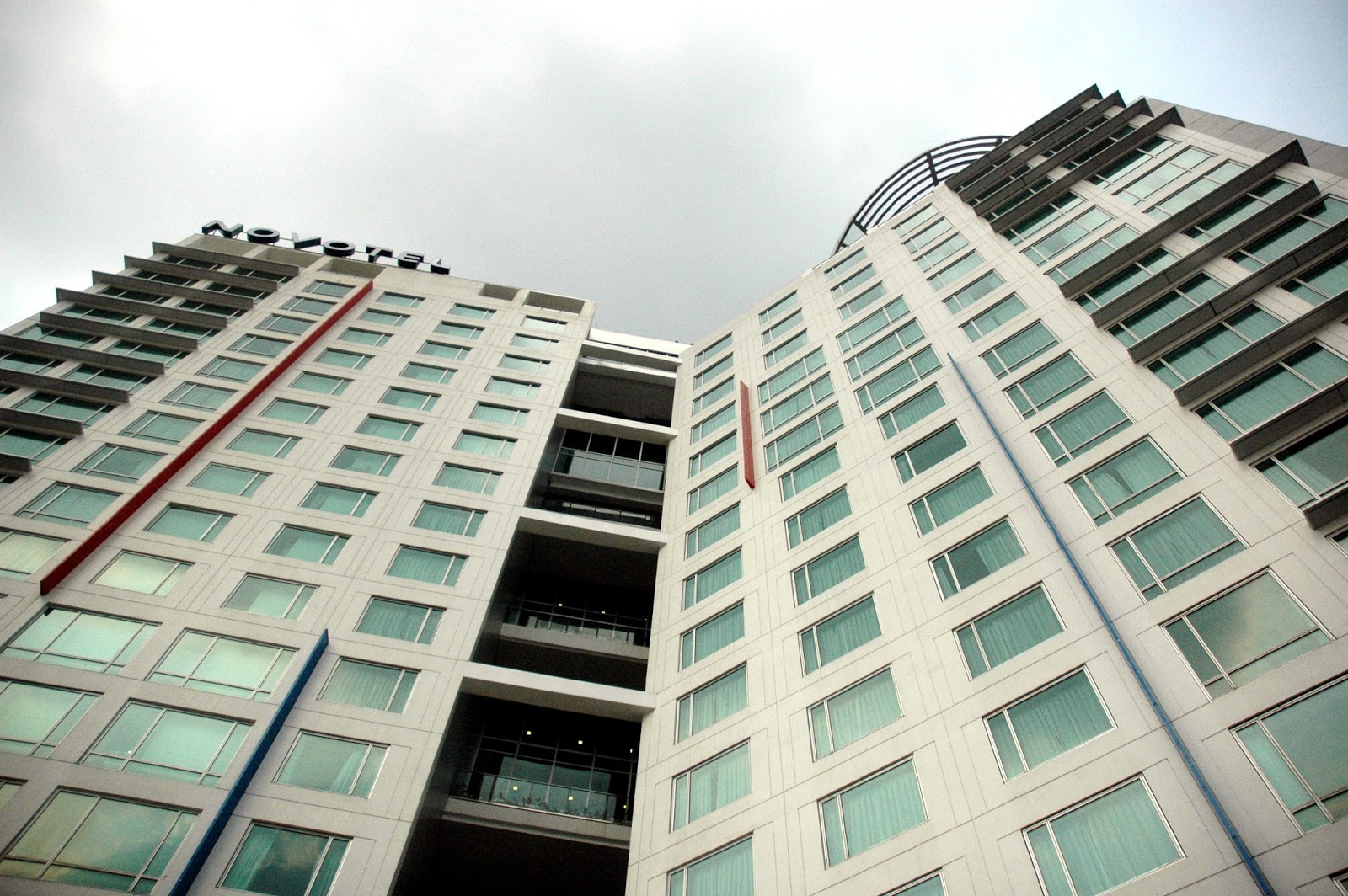 DUDE FOR FOOD: Novotel Manila: Luxury Comes to Quezon City DUDE FOR FOOD: Novotel Manila: Luxury Comes to Quezon City