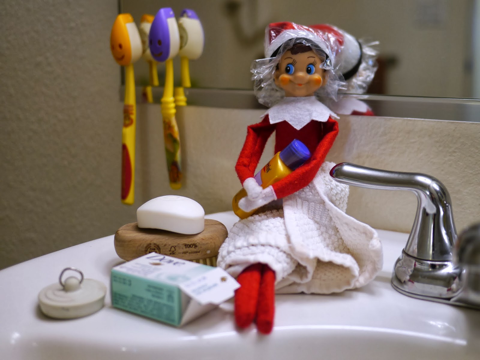 Little Hiccups: 30+ Simple Elf on the Shelf Ideas