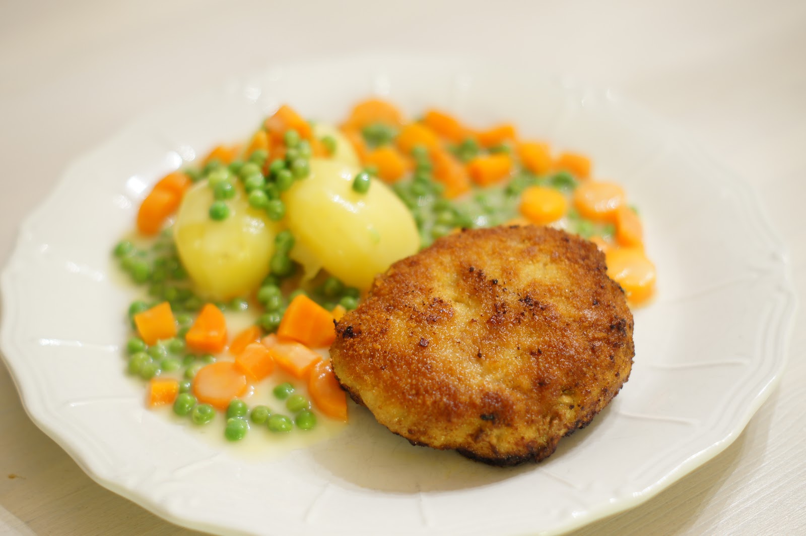 Coco & Co: Mormor-mad: Karbonader med grønærter og gulerødder