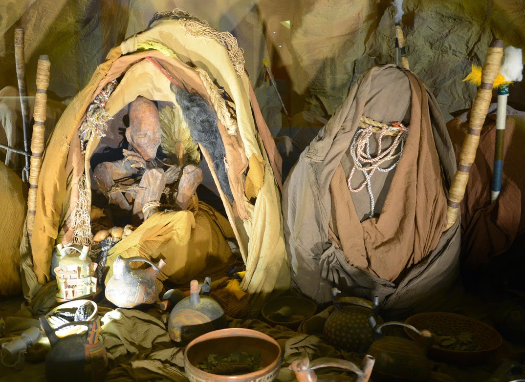 BLOGGERS PERUANOS: RITUALES FUNERARIOS EN LA HISTORIA DEL PERÚ