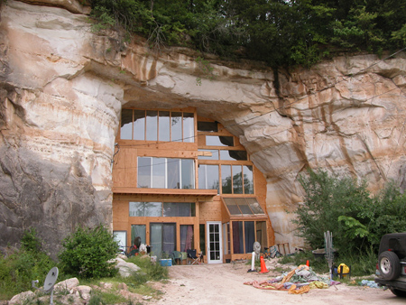 Solid Planet: Caveland – A Perfect Home Built in a Cave