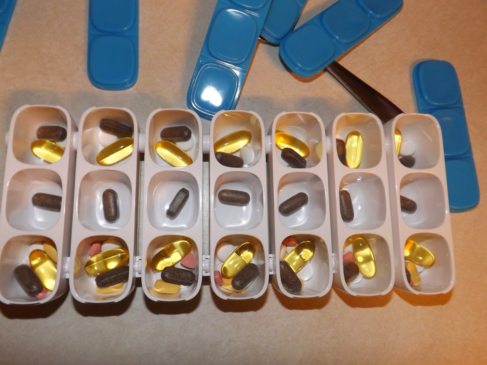 Our Journey: Sabi's DAYBOX Pill Box Review