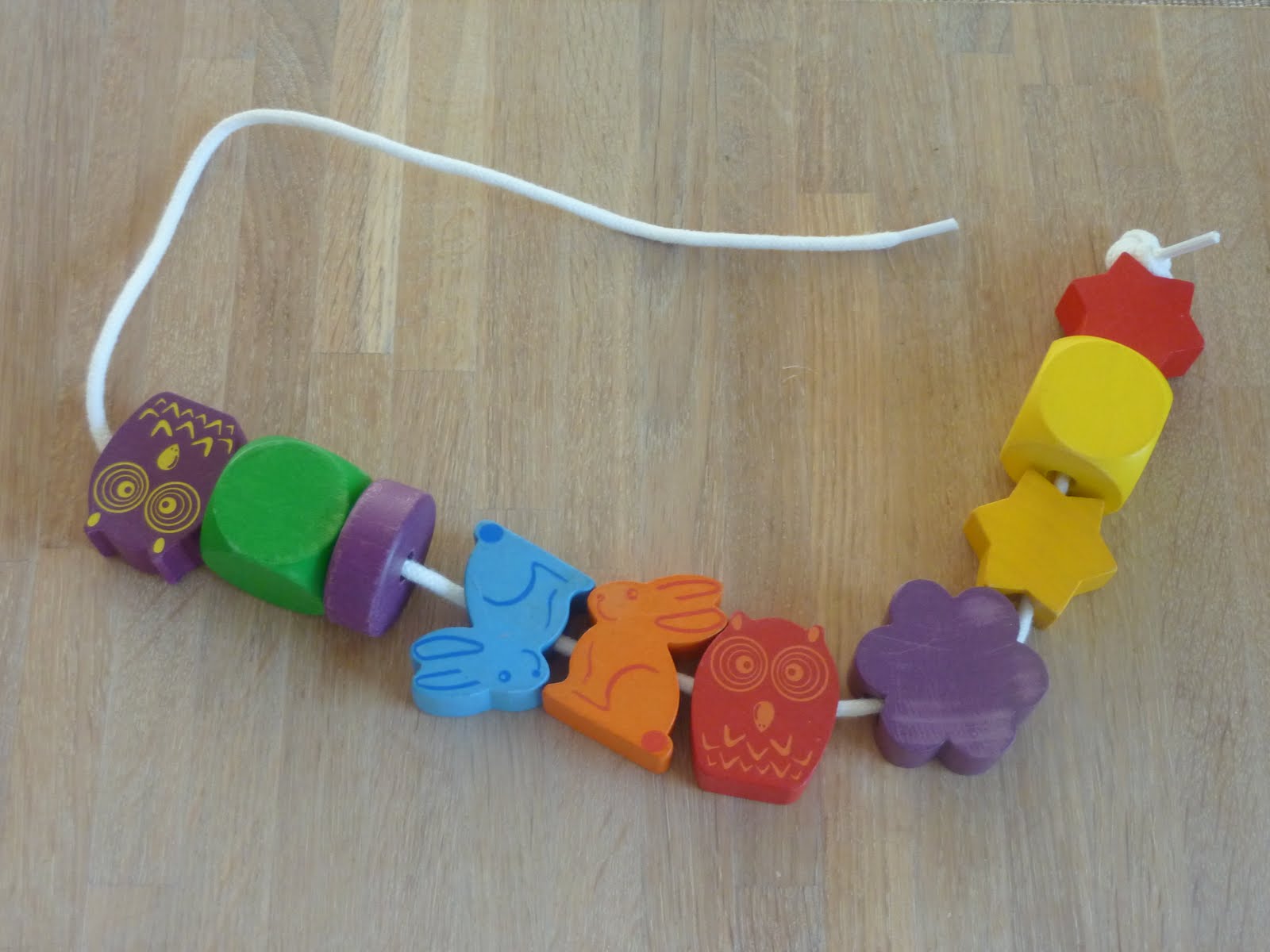 Family FECS: Montessori Activity: Stringing Large Beads/Snor Perler/穿珠子 ...