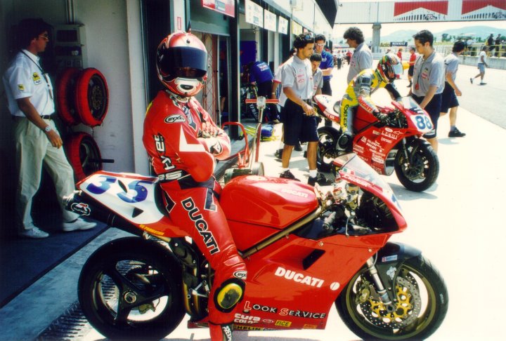 ZONE ROUGE 8. DUCATI SBK 1988-2008: DE CECCO RACING, MISANO , LUCCHIARI ...