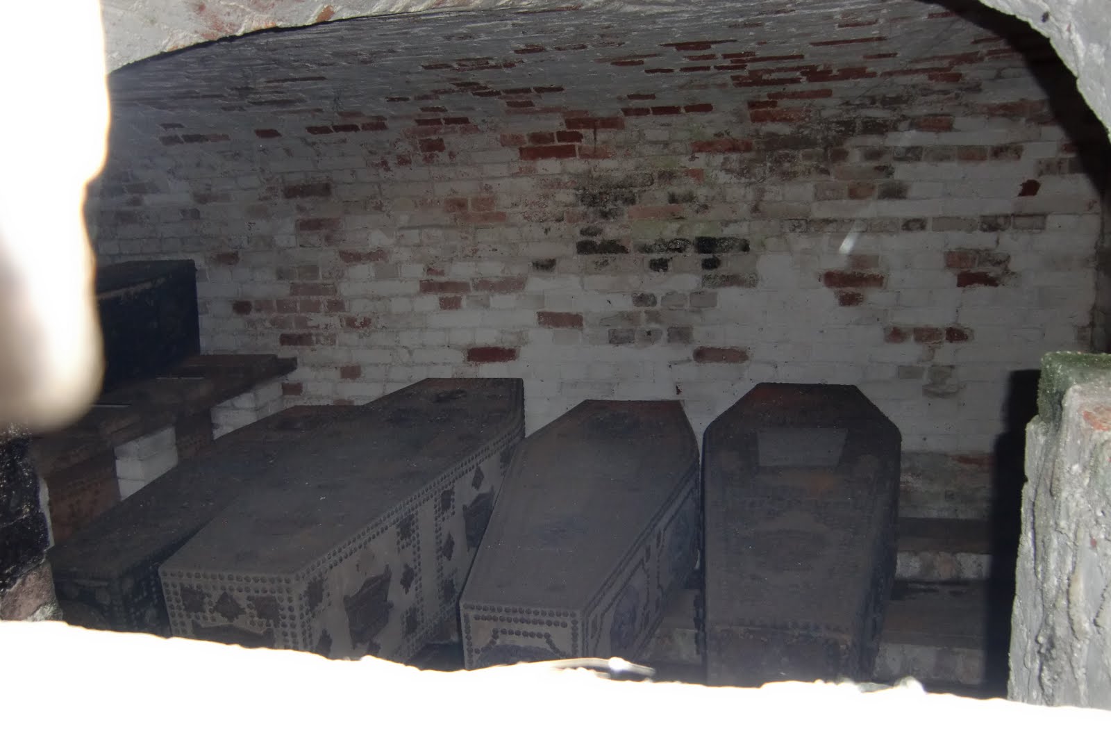 Sleeping Gardens: Creepy Crypt