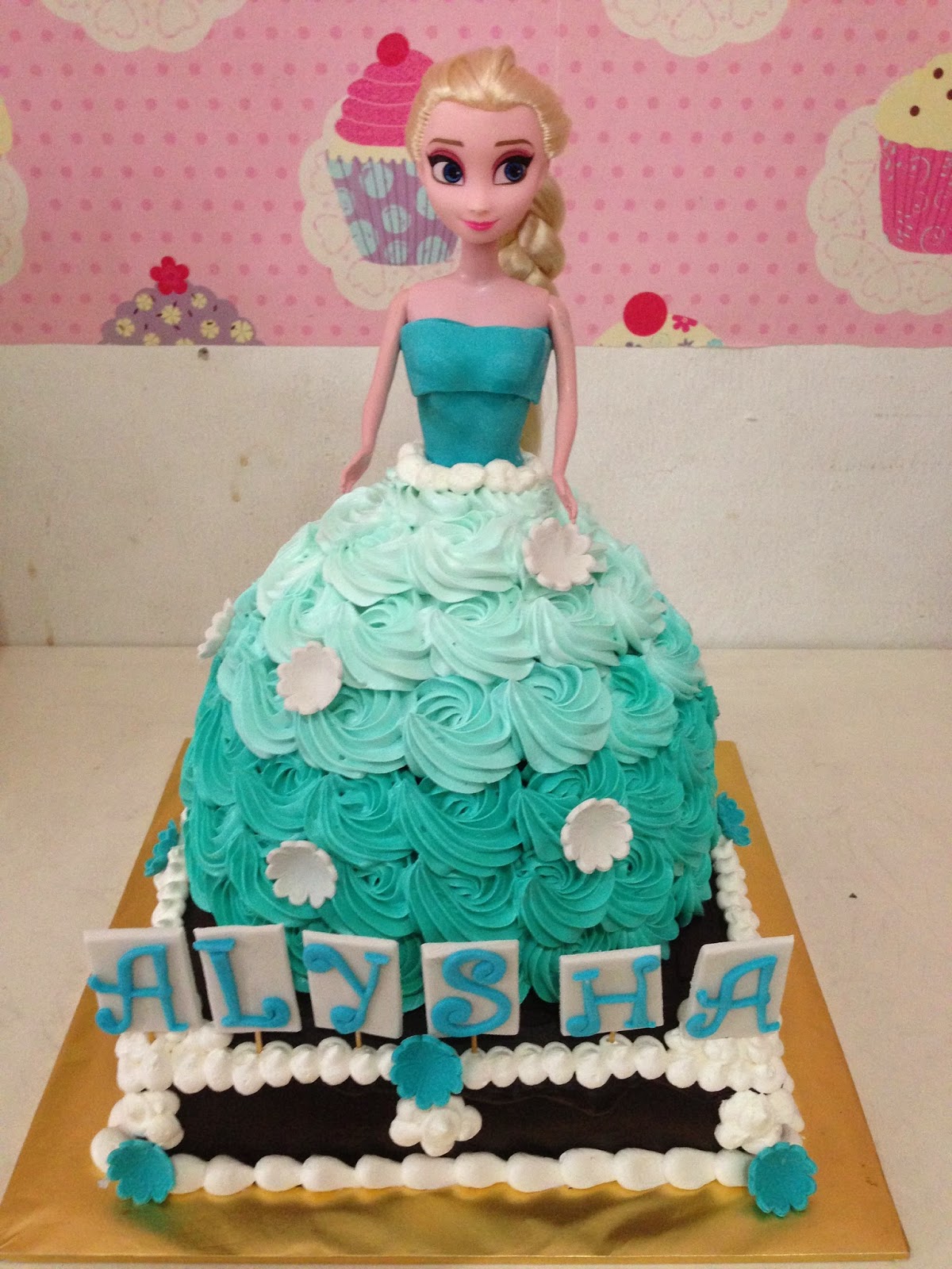ninie cakes house: Princess Elsa Frozen Theme Cake