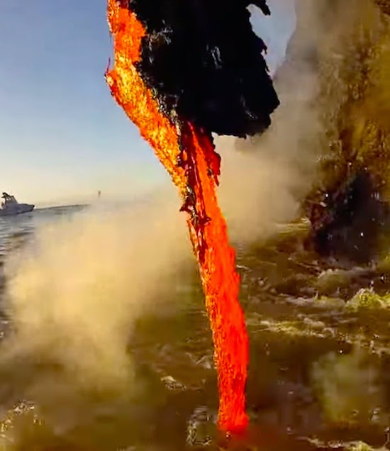Rare up close footage of Lava entering the ocean - Art'einsky