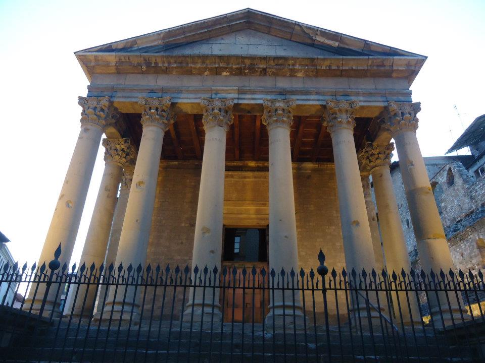 Conèixer Catalunya: EL RECONSTRUÏT TEMPLE ROMÀ DE VIC. OSONA.