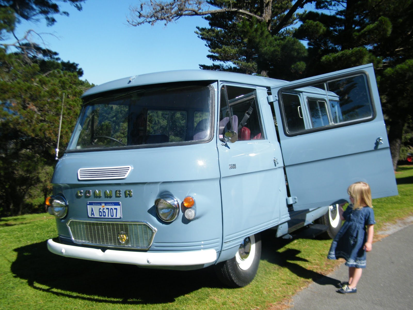COMMER VAN OZ TOUR : Our 1970 Commer 2500 Light Bus.