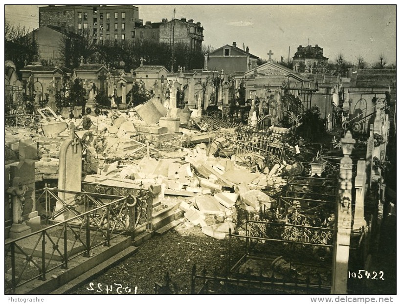 Paris Cemeteries: Damage from aerial bombardment, World War 1