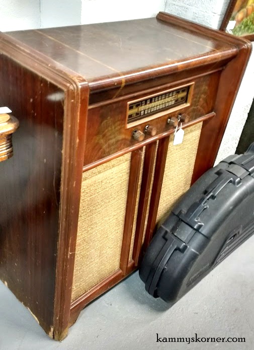 Kammy's Korner: Vintage Stereo Repurposed