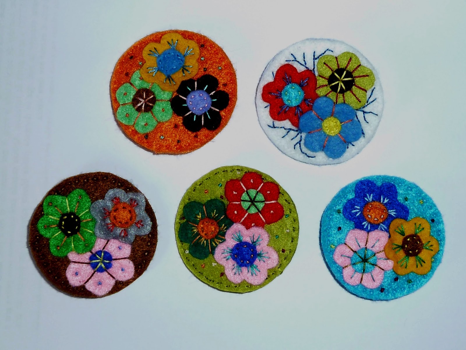 Bauhinia Creaciones: Mini broches de flores patchwork