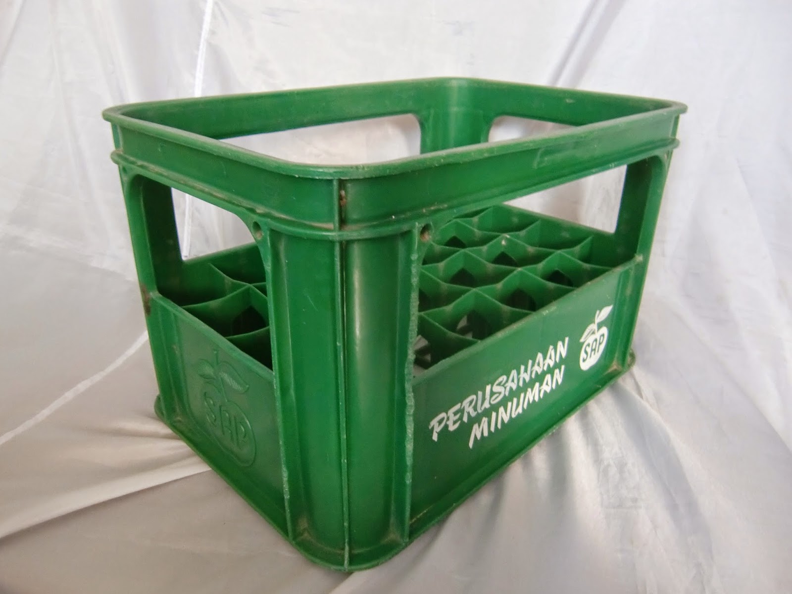 CILEGON ANTIK: Tempat / Krat Botol Minuman Teh Botol SAP