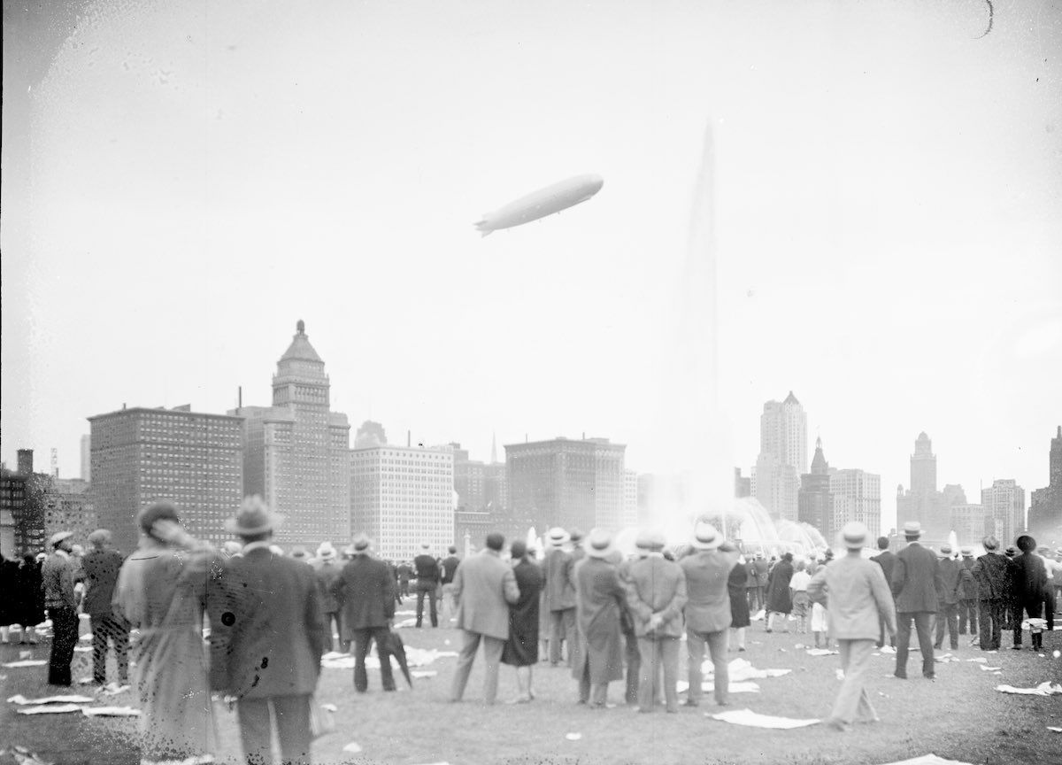 LZ 127 Graf Zeppelin Flying Over Chicago: Vintage Snaps of People ...