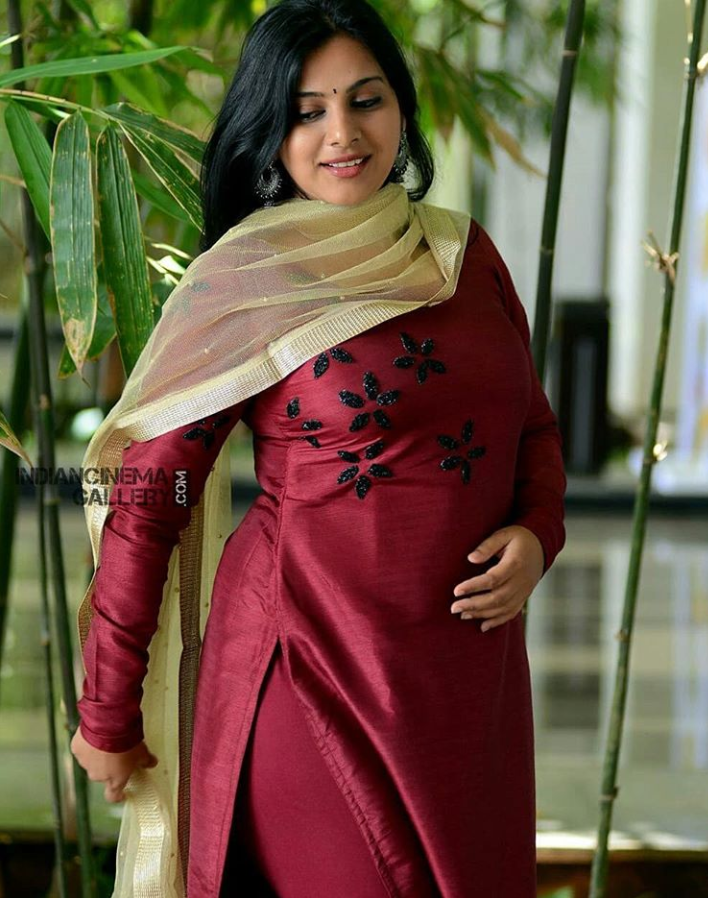 Anna reshma rajan hot, beautiful, traditional pics, images, photos ...