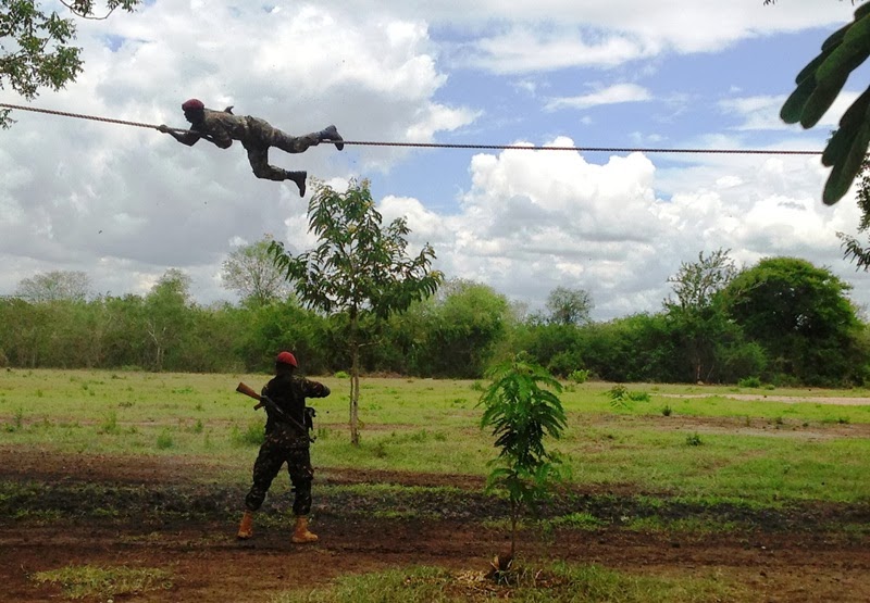 MATUKIO @ MICHUZI BLOG: RAIS KIKWETE ATEMBELEA VIKOSI VYA JWTZ VYA ...