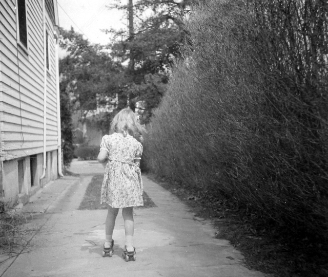 47 Interesting Found Snapshots of People Seen From Behind ~ Vintage ...