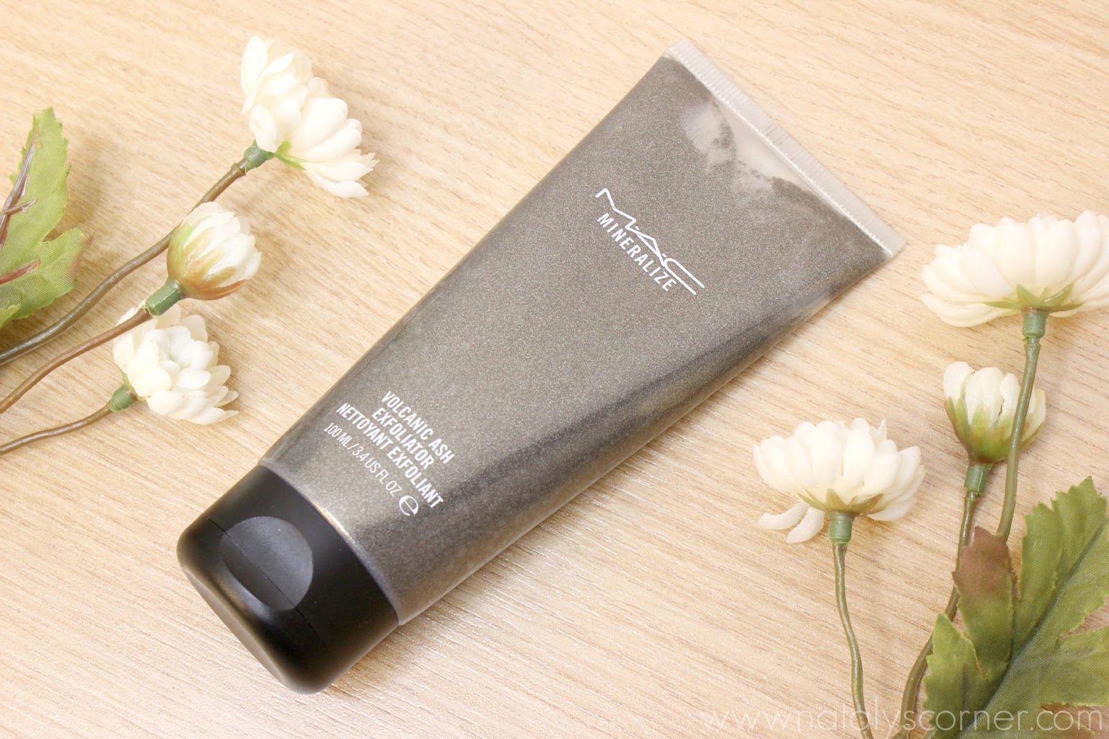 MAC Volcanic Ash Exfoliator - Nataly's Corner