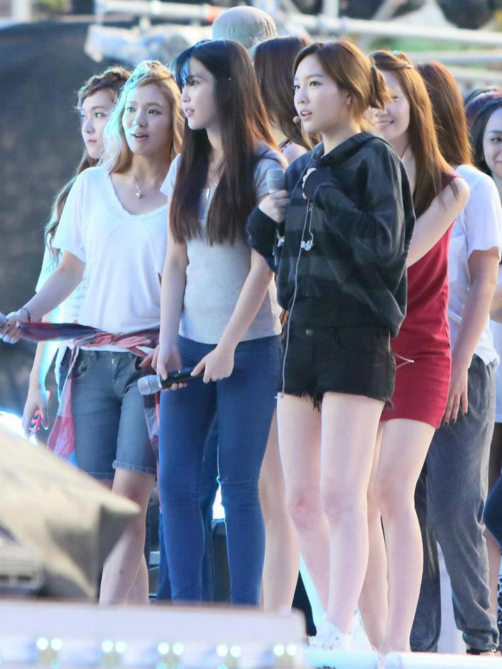 all about of IU : IU & SNSD’s Taeyeon’s friendship!