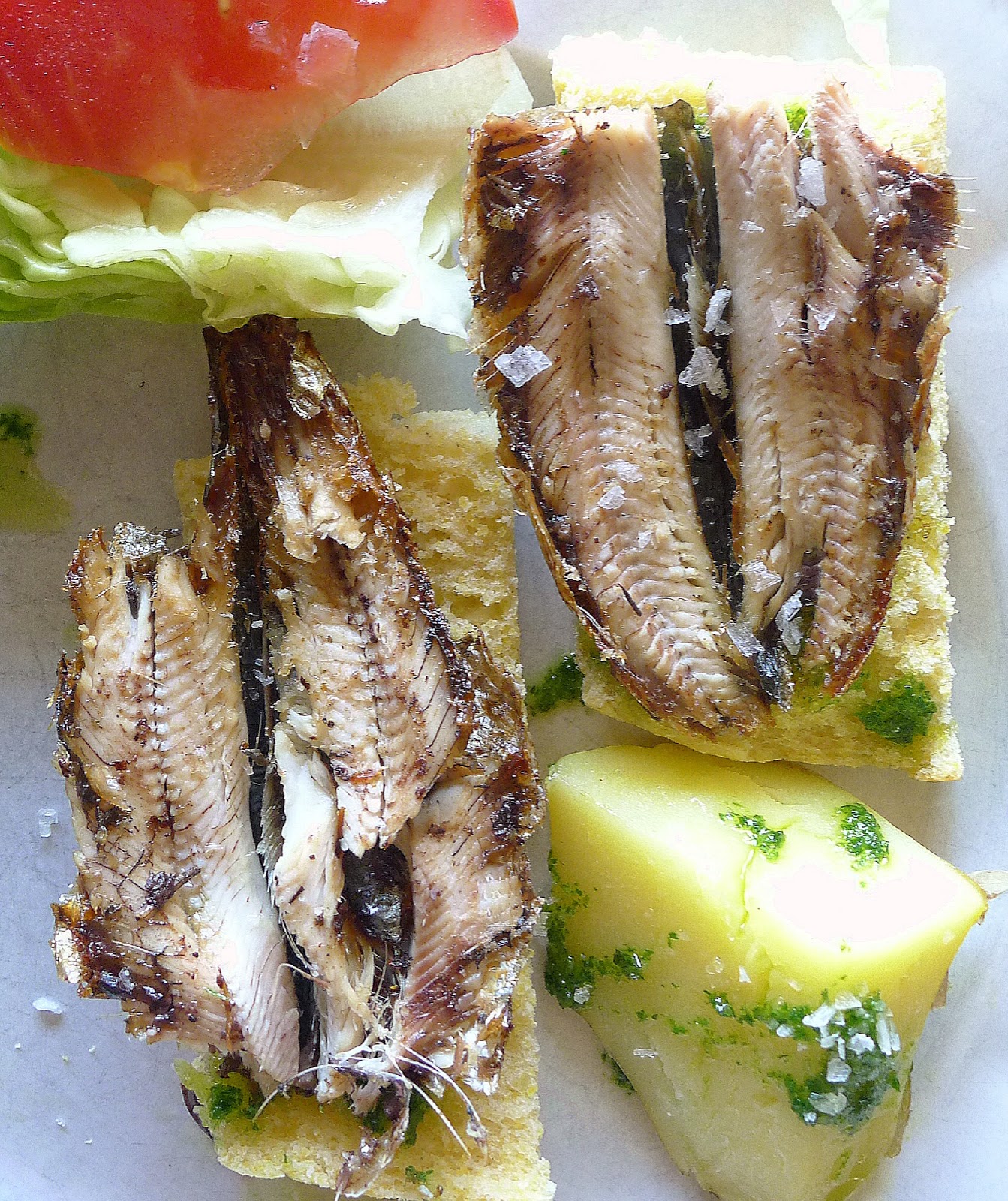 MY KITCHEN IN SPAIN: SARDINE FEST ON MY PATIO