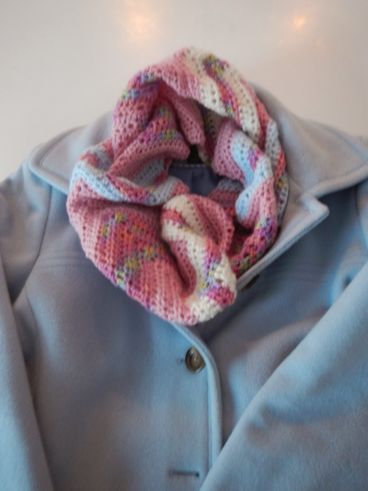 Apple Blossom Dreams: Chevron Infinity Scarf in HDC - Pattern and Tutorial