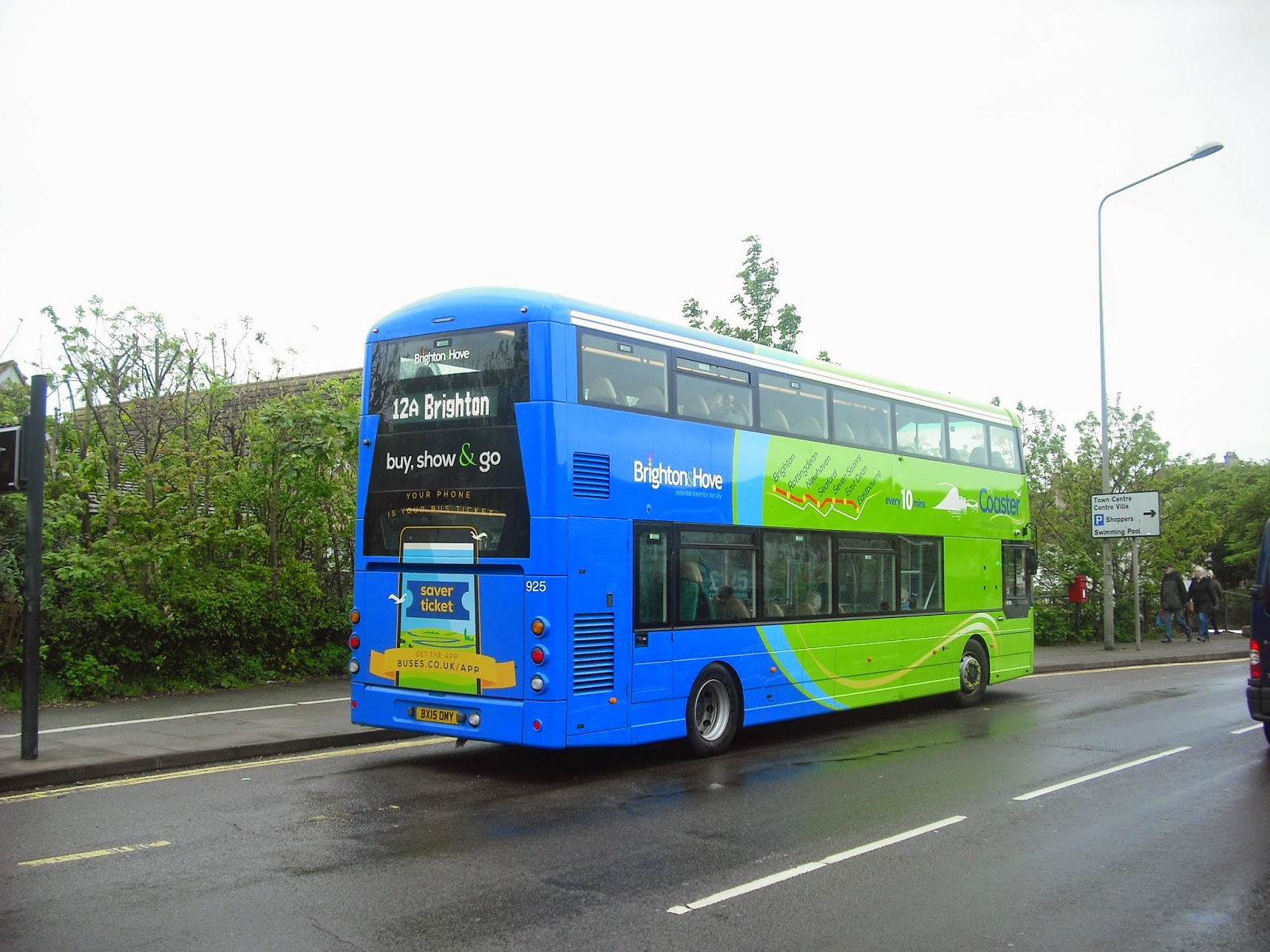 Steve's Bus & Train Page: Streetdeck v E400 MMC Comparison