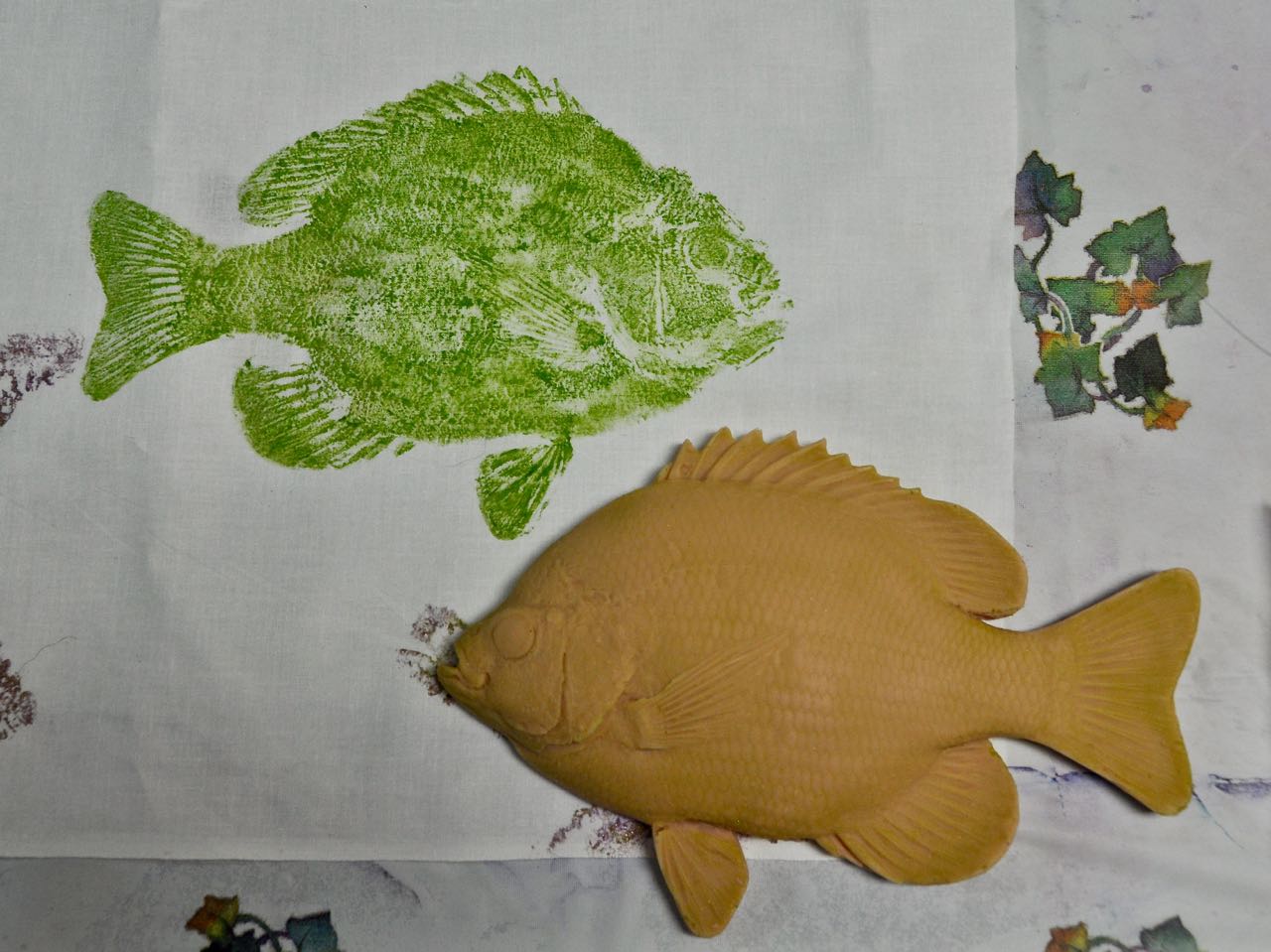 LuAnn Kessi: Play Day........Fish Printing