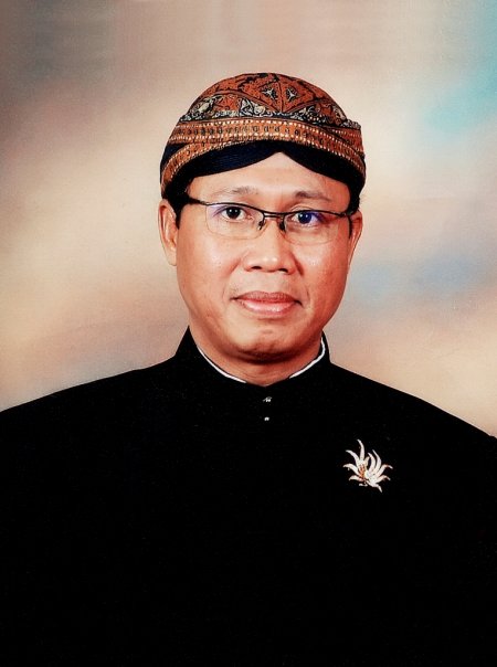 about me ~ Drs. H. Syamsuddin Asyrofi, MM