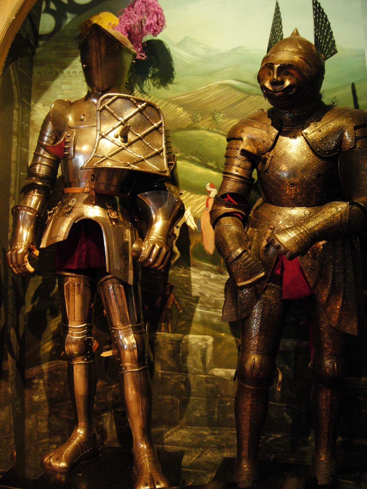 Korok csodái: Grotesque helmet and other parade helmet / Groteszk és ...