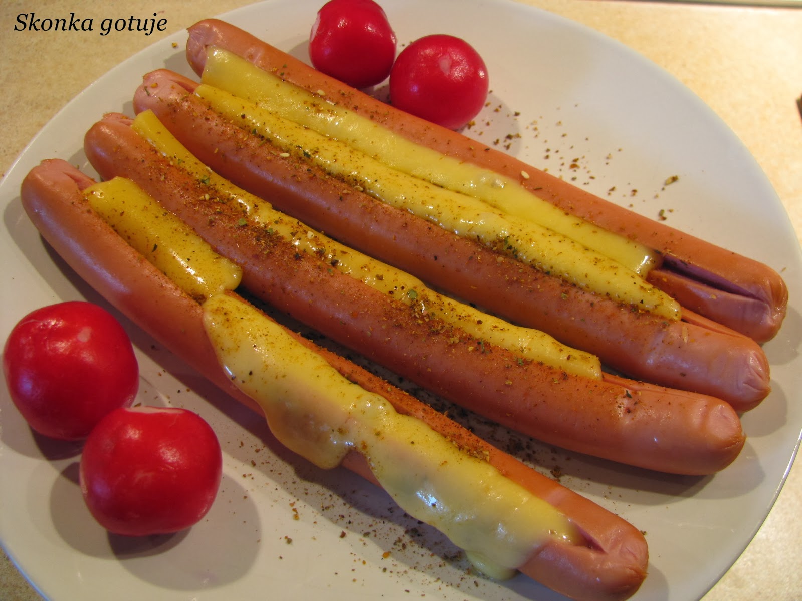 Skonka gotuje: Parówki wieprzowe zapiekane z żółtym serem