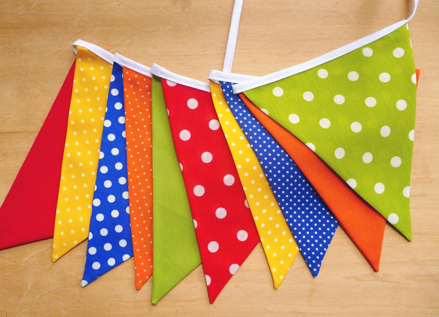 PUNTO ESTILO DECO: Banderines, Individuales, Repasadores,