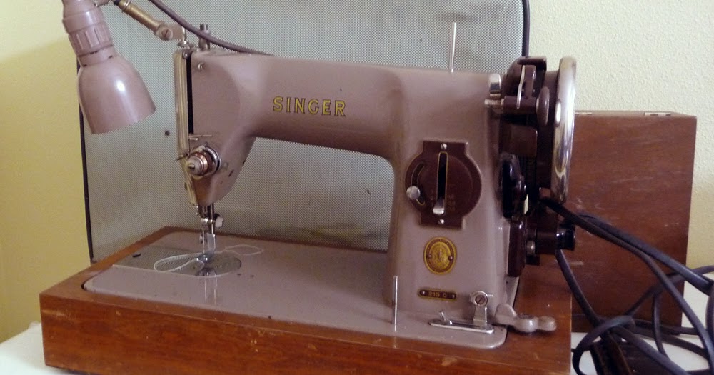 Sew Retro Machine: A Closer Look at the Singer 215G