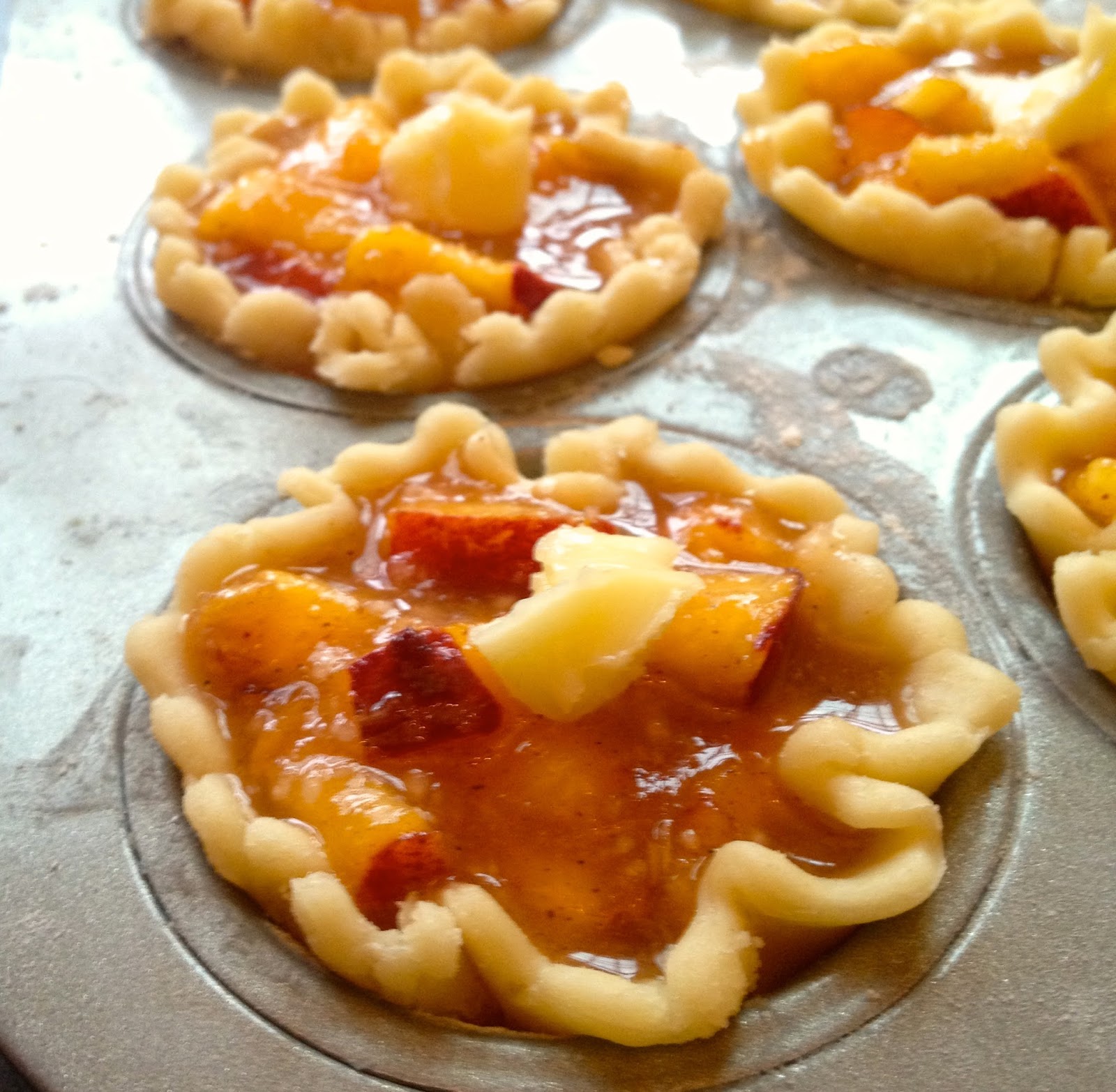 Girls Like Flours: Mini Peach Tarts