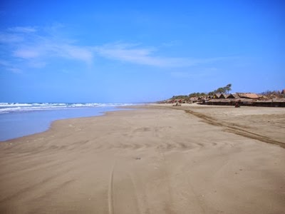 Keindahan Pantai Bagedur