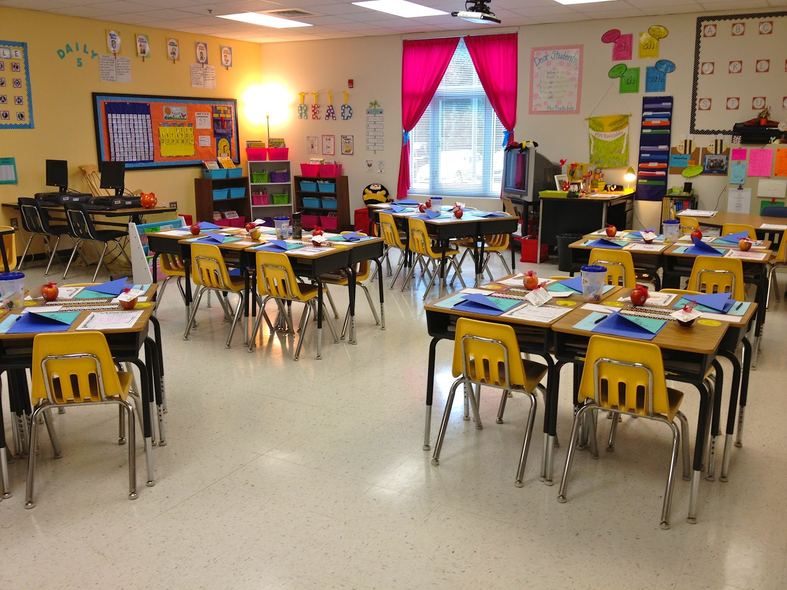 IMG_1820.JPG 1,600×1,200 pixels | Aulas creativas, Aula de clases ...