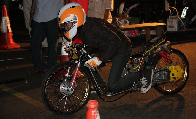 Balap Motor Drag Bikes Matic di Indonesia: Foto Motor Balap Drag Bekasi ...
