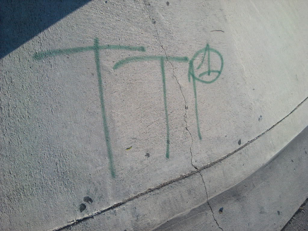 blood gangs graffiti: Tree top piru ( compton , TTP )