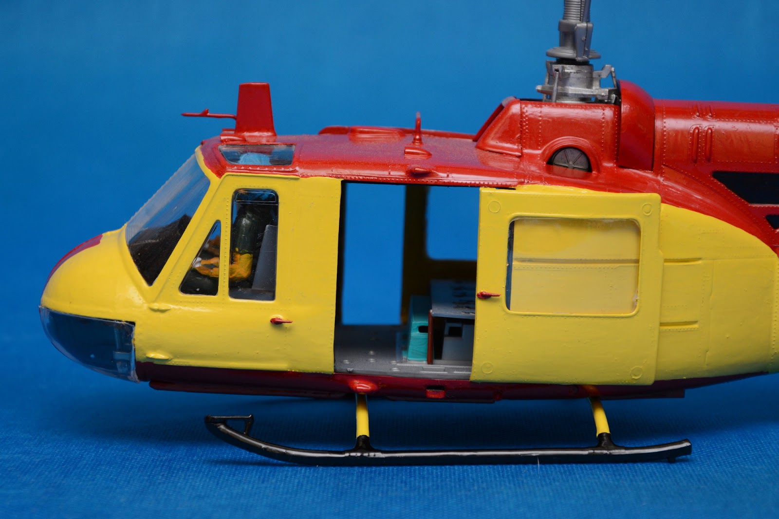 My Miniature Worlds: Revell 04905, Bell UH-1 "Huey" helicopter in 1:24 ...