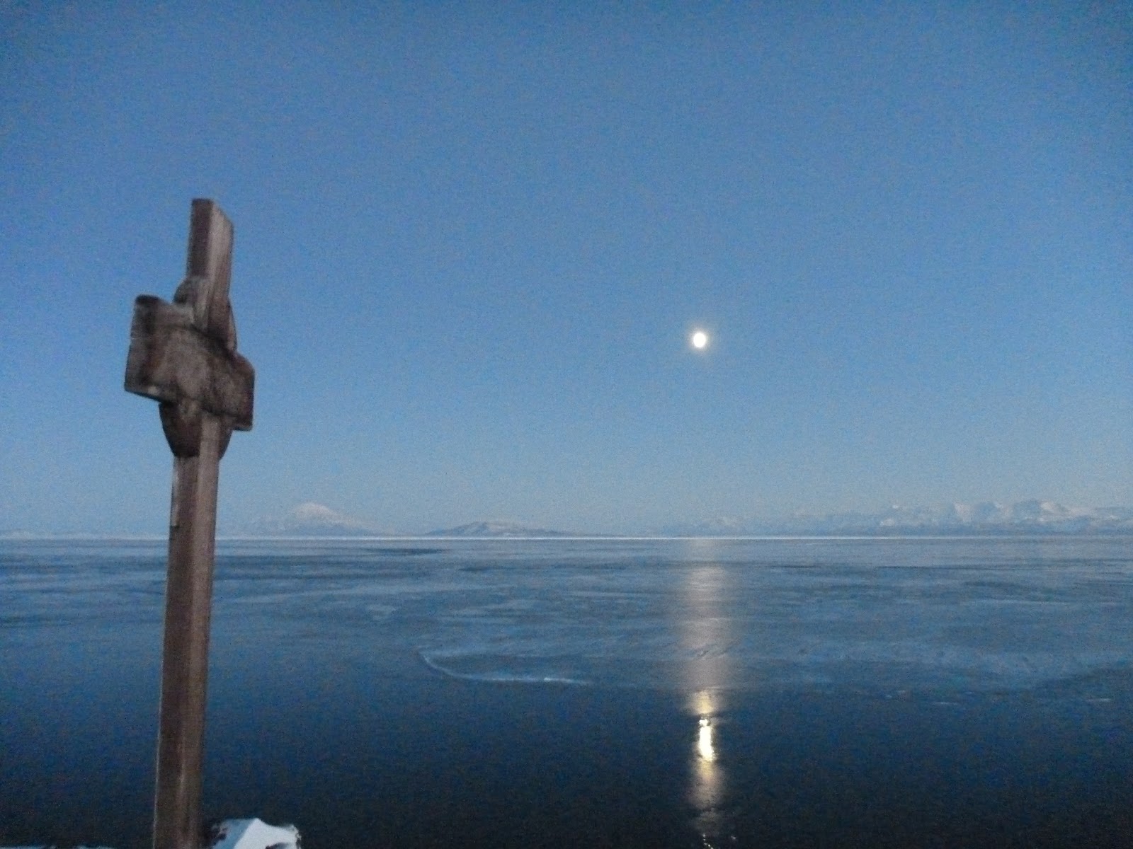 Mike on the Ice: A walk to Hut Point and a Sunday hike up Observation Hill