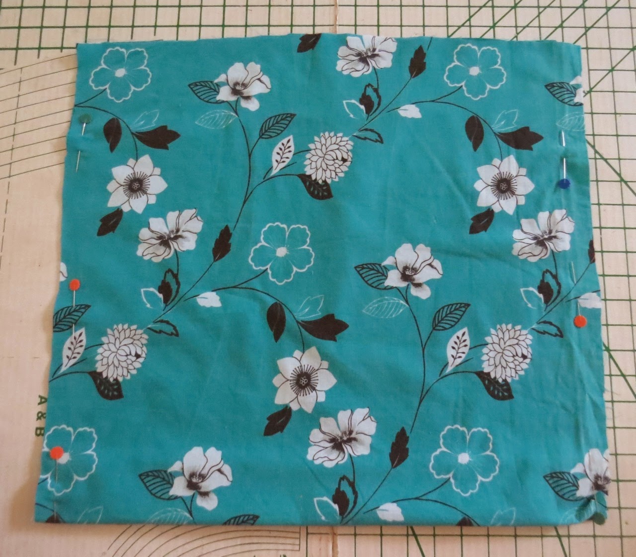 Creating my way to Success: Shopping bags from bedding - an upcycle ...