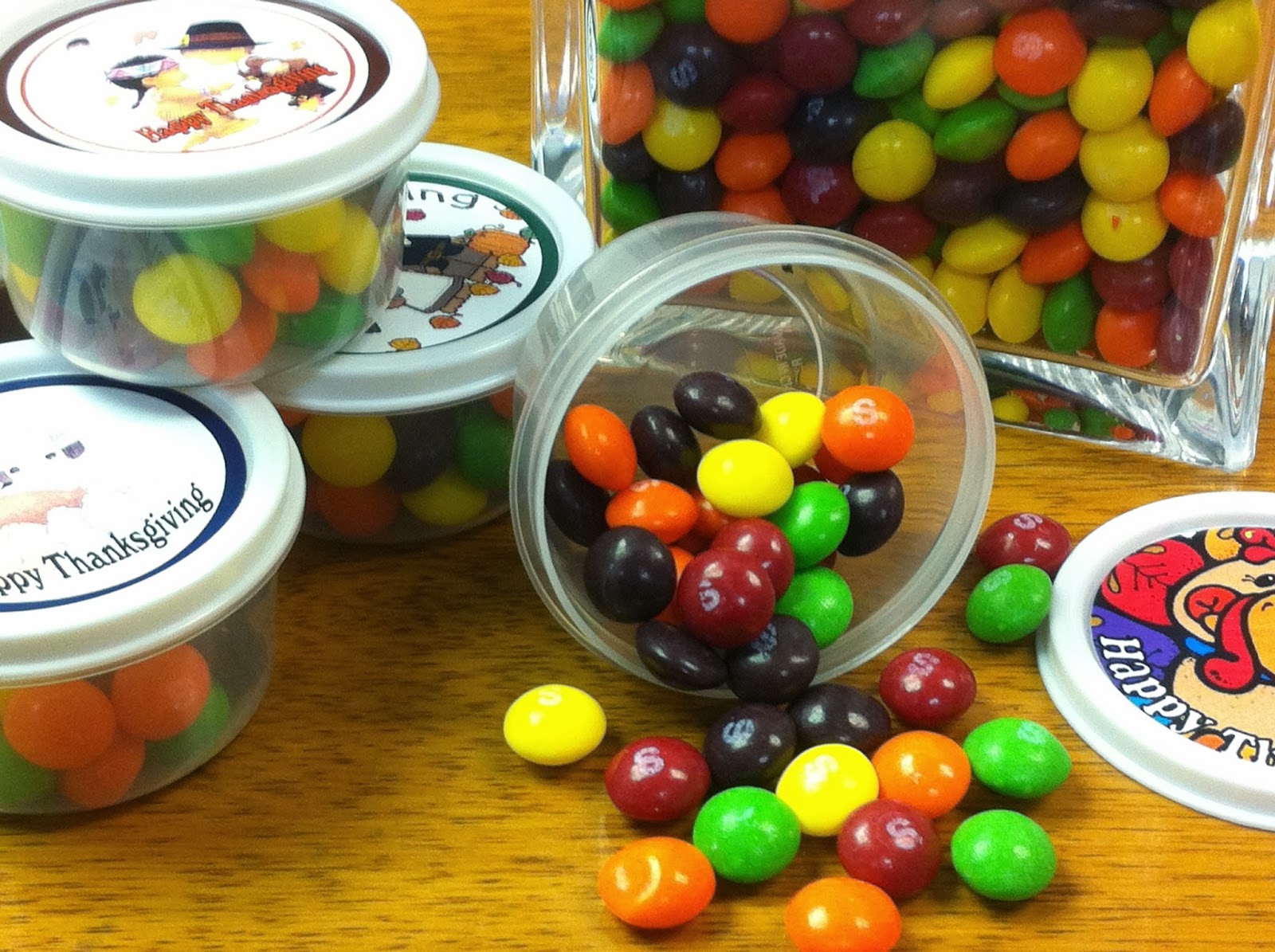 Easy Thanksgiving Candy Cup Party Favors and Free Printable | DIY Party Mom