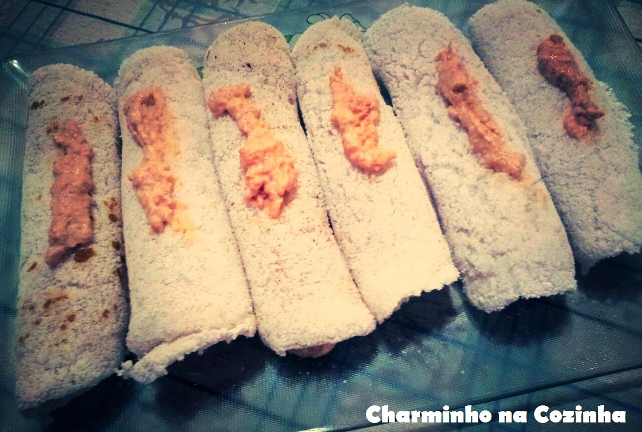 Tapioca recheada com patê de calabresa