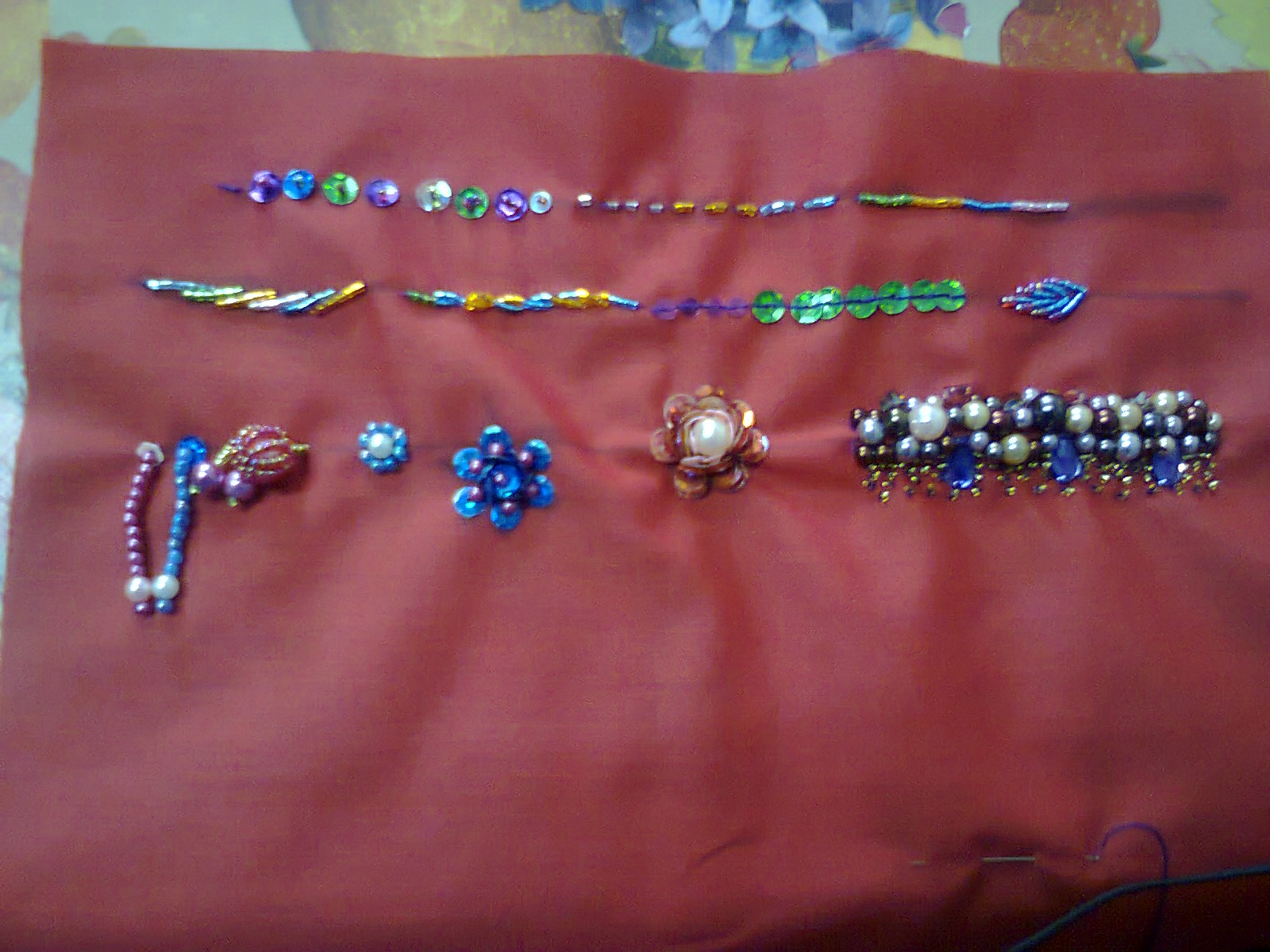 NORA CREATIVE COLLECTION: KELAS ASAS MANIK LABUCI & TEKNIK CRUMBLE 5/1/2013