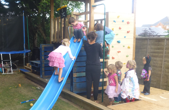 Jovial Spondoodles: Eden's 3rd Mini Beasts Party