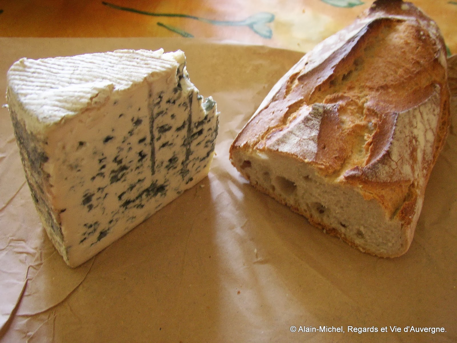 Regards et Vie d'Auvergne: Un Grand Fromage : Le Bleu d'Auvergne.