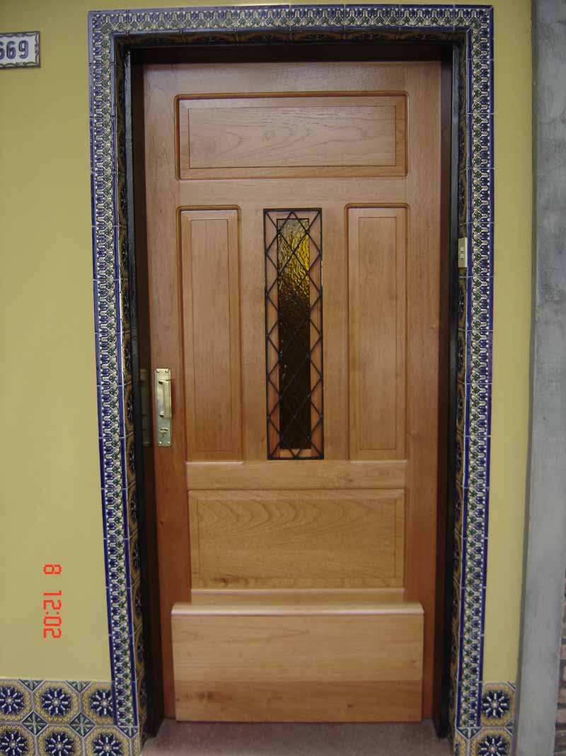 MaderATE/diseño: Puerta en Cedro Macizo y tableros replanados