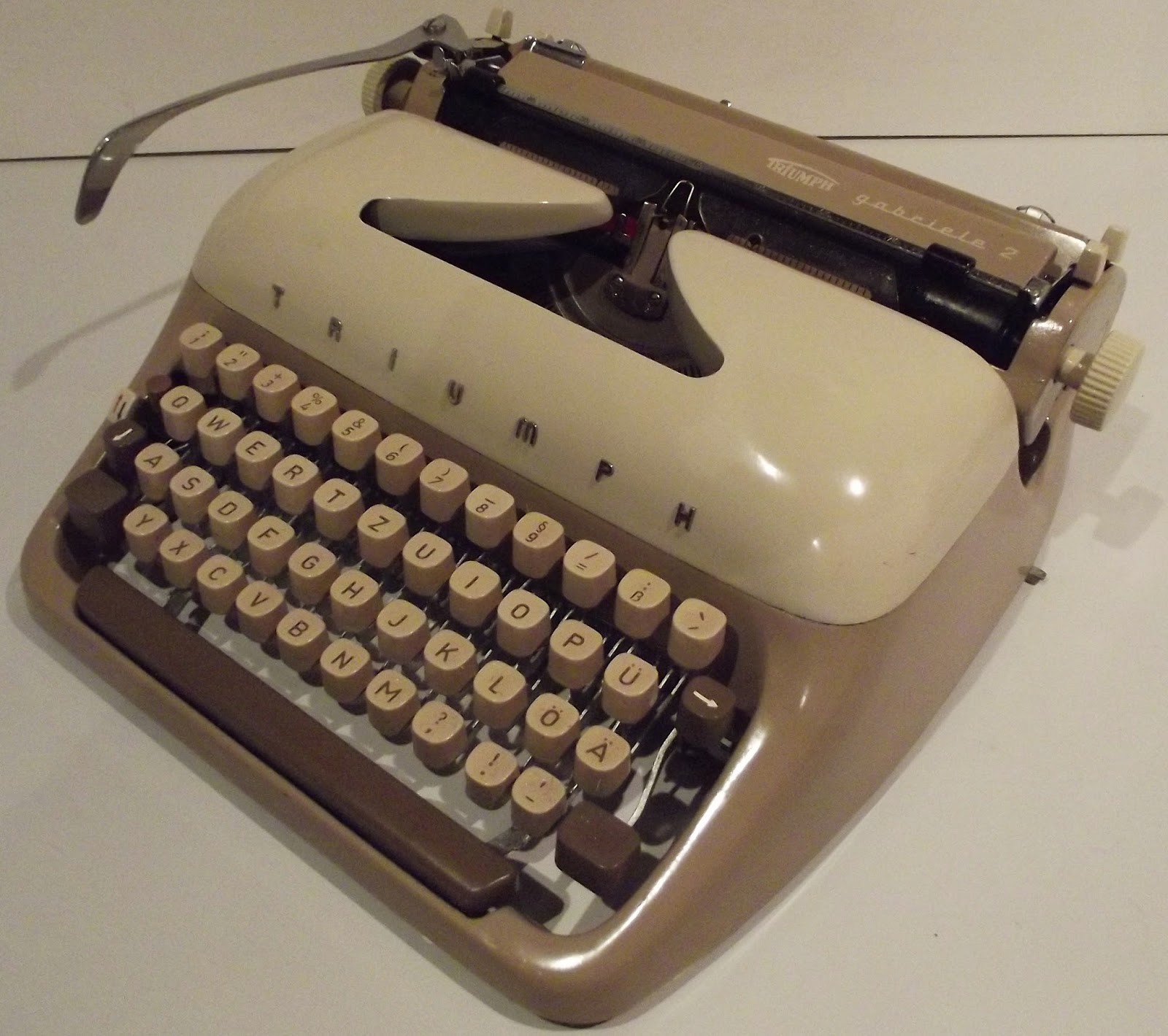 oz.Typewriter: Populaire: One Absolute Ripper of a Typewriter Movie